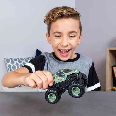 Monster Jam Rev 'N Roar Soldier Fortune vozilo s figurico - Spin Master ...